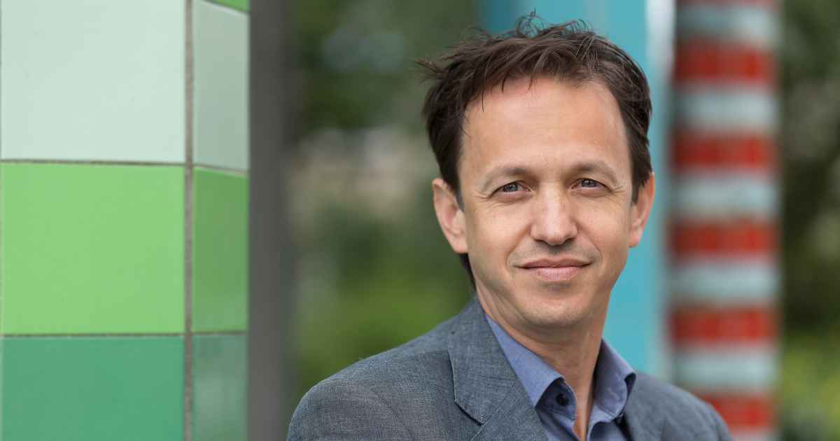 ASE researcher awarded Fellow status with APS - Amsterdam School of ...